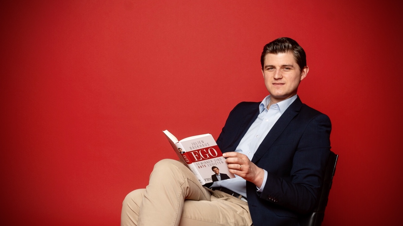 EGO: Julien Backhaus mit neuem Buch - ERFOLG Magazin